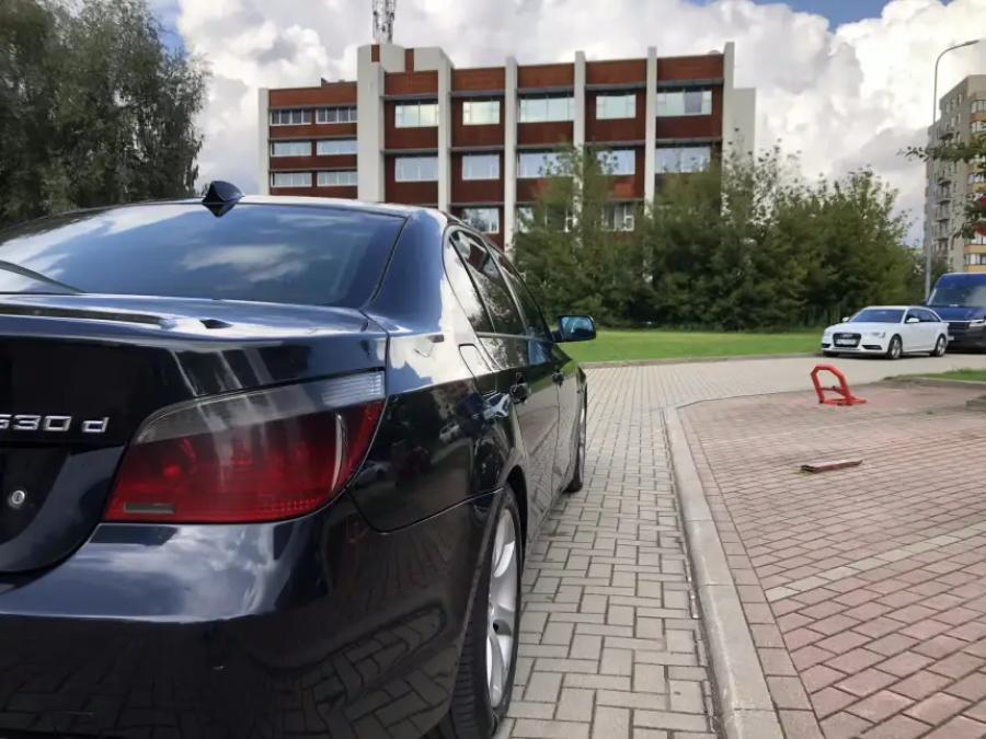 Melns BMW 530 2006 Rīga, ar dzinēja tilpumu 3.00 L un nobraukumu 331 tūkst. km par 4690 €, foto 4 vietnē AUTOMOTO.COM.LV