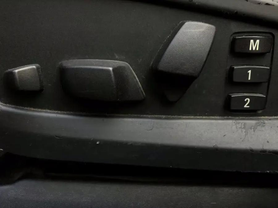 Melns BMW 530 2006 Rīga, ar dzinēja tilpumu 3.00 L un nobraukumu 331 tūkst. km par 4690 €, foto 16 vietnē AUTOMOTO.COM.LV