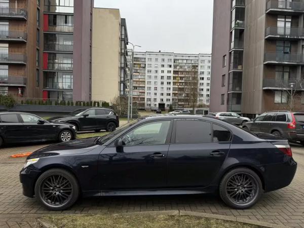 Black BMW 530 2006 in Riga, with an engine capacity of 3.00 L and mileage of 357 thousand km for 4390 €, photo 3 on AUTOMOTO.COM.LV