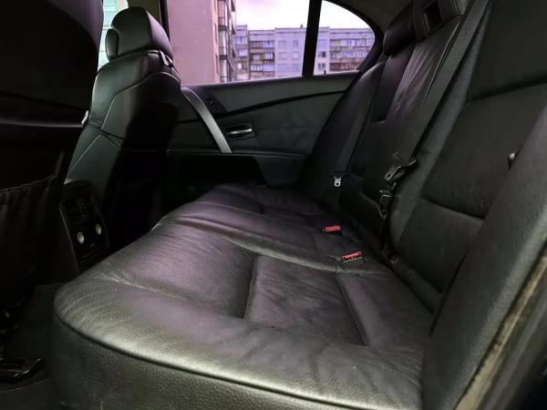 Black BMW 530 2006 in Riga, with an engine capacity of 3.00 L and mileage of 357 thousand km for 4390 €, photo 10 on AUTOMOTO.COM.LV