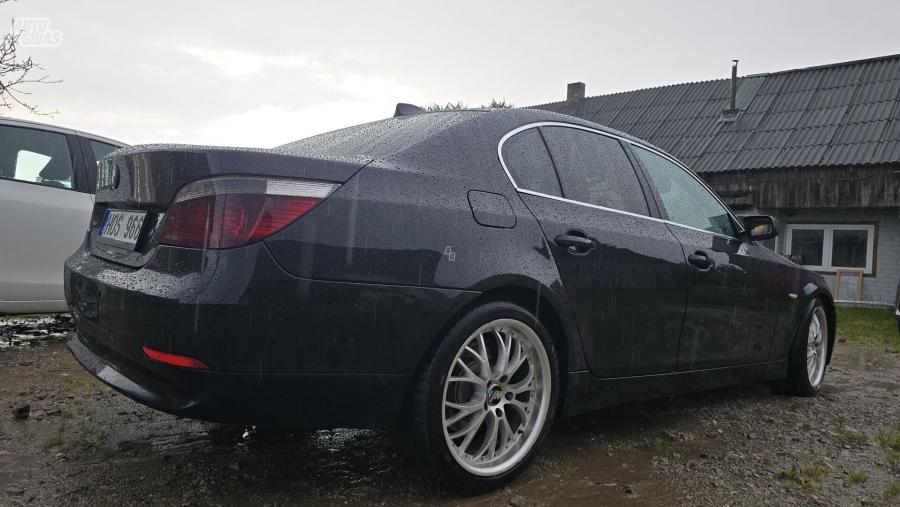 Melns BMW 530 2006 Šilutė, ar dzinēja tilpumu 3.00 L un nobraukumu 344 tūkst. km par 2800 €, foto 4 vietnē AUTOMOTO.COM.LV