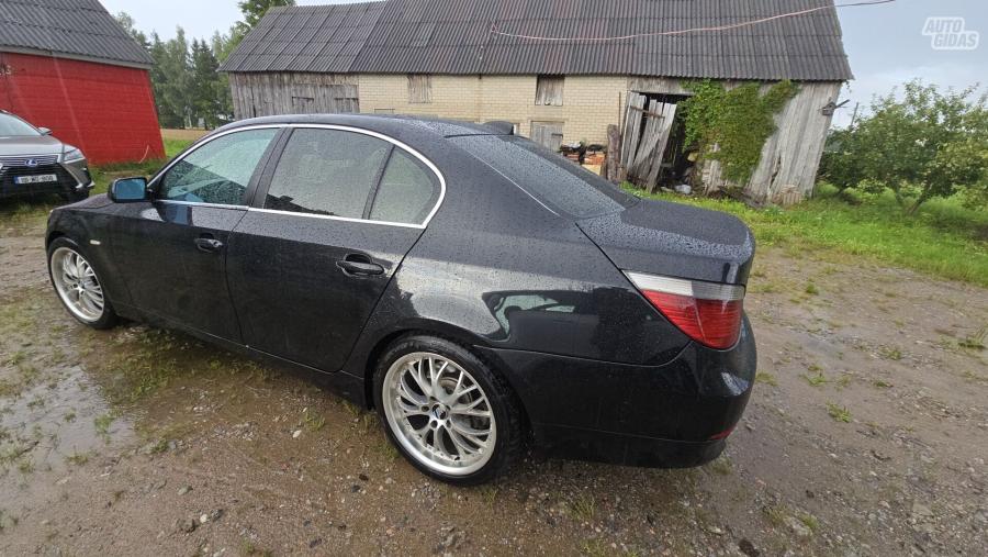 Melns BMW 530 2006 Šilutė, ar dzinēja tilpumu 3.00 L un nobraukumu 344 tūkst. km par 2800 €, foto 11 vietnē AUTOMOTO.COM.LV