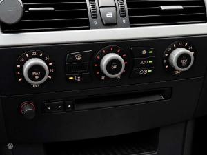 Black BMW 530 2006 in Kaunas, with an engine capacity of 2.99 L and mileage of 358 thousand km for 4000 €, photo 12 on AUTOMOTO.COM.LV