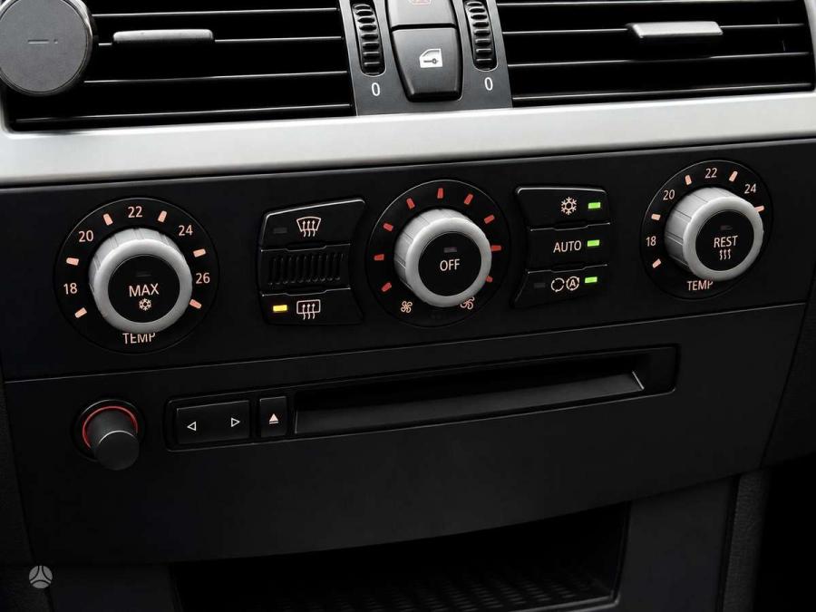 Black BMW 530 2006 in Kaunas, with an engine capacity of 2.99 L and mileage of 358 thousand km for 4000 €, photo 12 on AUTOMOTO.COM.LV