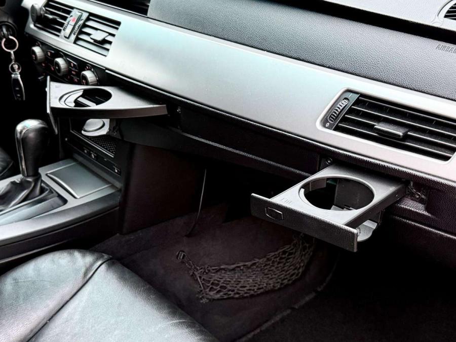 Black BMW 530 2006 in Kaunas, with an engine capacity of 2.99 L and mileage of 358 thousand km for 4000 €, photo 17 on AUTOMOTO.COM.LV
