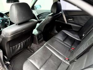 Black BMW 530 2006 in Kaunas, with an engine capacity of 2.99 L and mileage of 358 thousand km for 4000 €, photo 21 on AUTOMOTO.COM.LV