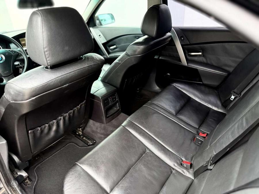 Black BMW 530 2006 in Kaunas, with an engine capacity of 2.99 L and mileage of 358 thousand km for 4000 €, photo 21 on AUTOMOTO.COM.LV