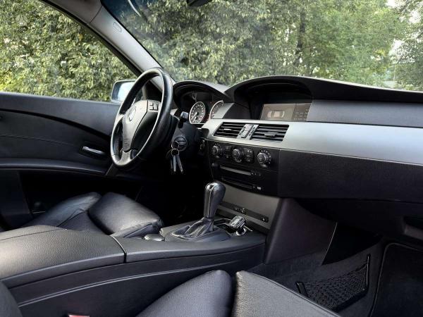Black BMW 530 2006 in Kaunas, with an engine capacity of 2.49 L and mileage of 365 thousand km for 4250 €, photo 9 on AUTOMOTO.COM.LV