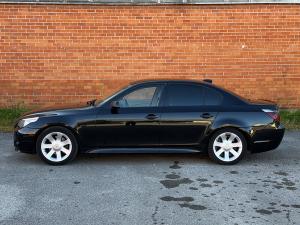 Melns BMW 530 2006 Tallina, ar dzinēja tilpumu 3.00 L un nobraukumu 439 tūkst. km par 6000 €, foto 3 vietnē AUTOMOTO.COM.LV