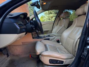 Melns BMW 530 2006 Tallina, ar dzinēja tilpumu 3.00 L un nobraukumu 439 tūkst. km par 6000 €, foto 8 vietnē AUTOMOTO.COM.LV