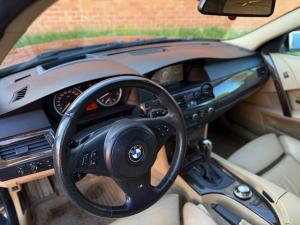 Melns BMW 530 2006 Tallina, ar dzinēja tilpumu 3.00 L un nobraukumu 439 tūkst. km par 6000 €, foto 9 vietnē AUTOMOTO.COM.LV