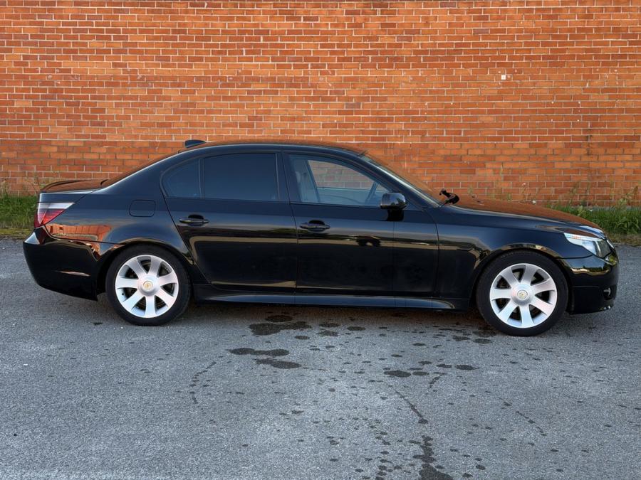 Melns BMW 530 2006 Tallina, ar dzinēja tilpumu 3.00 L un nobraukumu 439 tūkst. km par 6000 €, foto 20 vietnē AUTOMOTO.COM.LV
