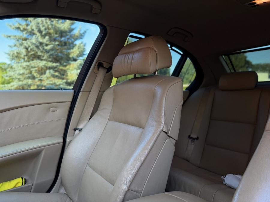 Melns BMW 530 2006 Tallina, ar dzinēja tilpumu 3.00 L un nobraukumu 439 tūkst. km par 6000 €, foto 30 vietnē AUTOMOTO.COM.LV