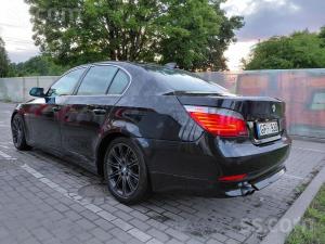 Black BMW 530 2006 in Riga, with an engine capacity of 3.00 L and mileage of 297 thousand km for 3950 €, photo 4 on AUTOMOTO.COM.LV
