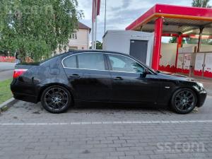 Black BMW 530 2006 in Riga, with an engine capacity of 3.00 L and mileage of 297 thousand km for 3950 €, photo 7 on AUTOMOTO.COM.LV