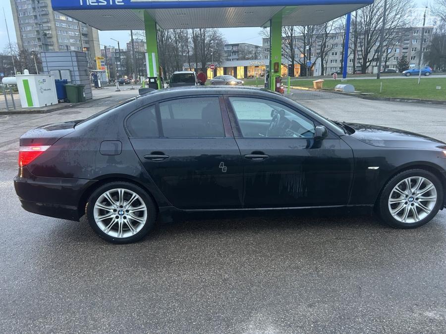 Black BMW 530 2007 in Kaunas, with an engine capacity of 3.00 L and mileage of 400 thousand km for 3900 €, photo 3 on AUTOMOTO.COM.LV