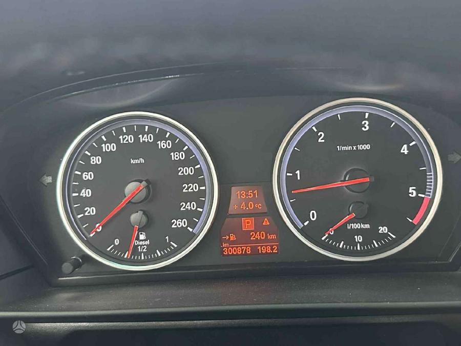 Black BMW 530 2007 in Vilnius, with an engine capacity of 2.99 L and mileage of 300 thousand km for 5700 €, photo 10 on AUTOMOTO.COM.LV