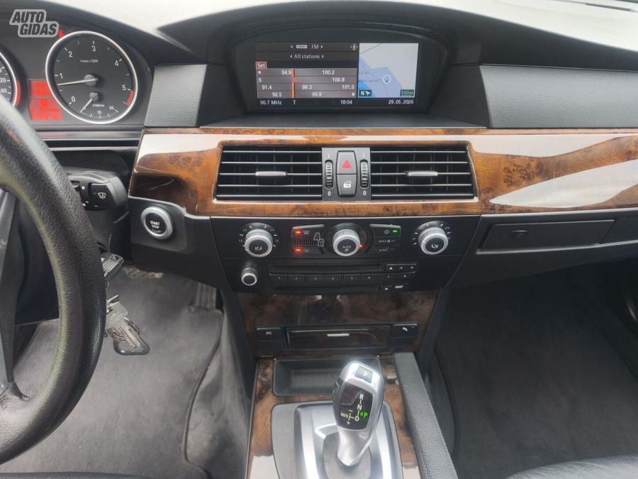 Melns BMW 530 2007 Kretinga, ar dzinēja tilpumu 3.00 L un nobraukumu 337 tūkst. km par 5900 €, foto 17 vietnē AUTOMOTO.COM.LV
