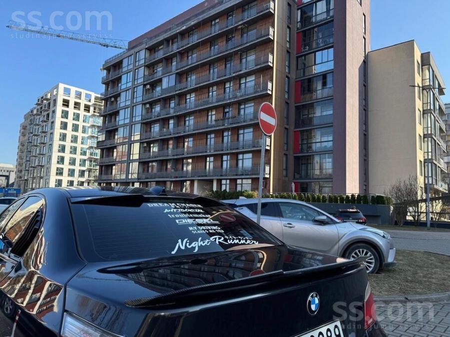 Black BMW 530 2007 in Riga, with an engine capacity of 3.00 L and mileage of 325 thousand km for 6490 €, photo 9 on AUTOMOTO.COM.LV