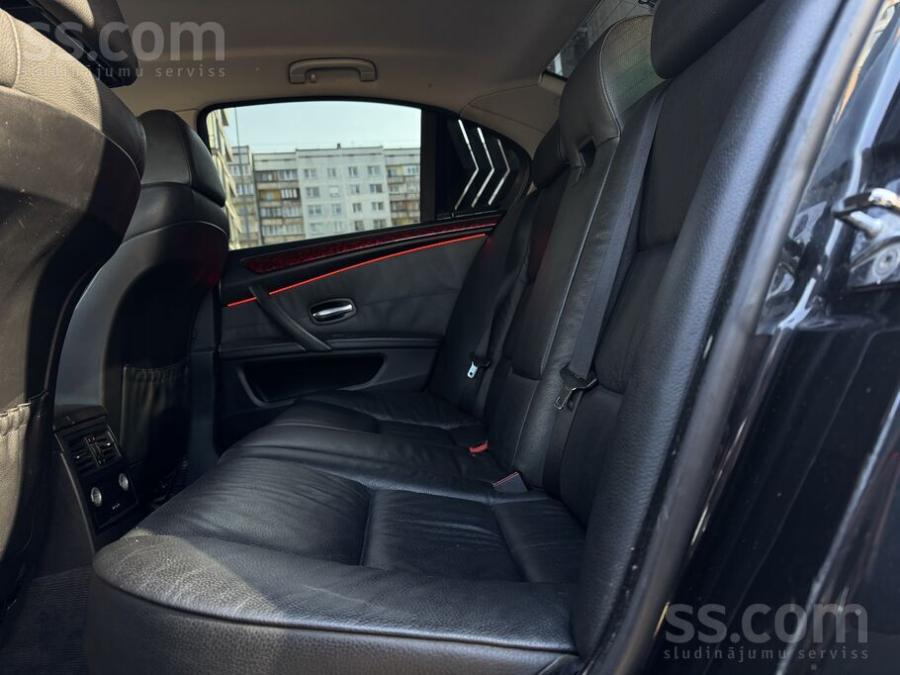 Black BMW 530 2007 in Riga, with an engine capacity of 3.00 L and mileage of 325 thousand km for 6490 €, photo 12 on AUTOMOTO.COM.LV