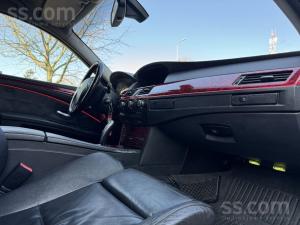 Black BMW 530 2007 in Riga, with an engine capacity of 3.00 L and mileage of 325 thousand km for 6490 €, photo 13 on AUTOMOTO.COM.LV
