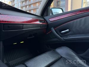 Black BMW 530 2007 in Riga, with an engine capacity of 3.00 L and mileage of 325 thousand km for 6490 €, photo 14 on AUTOMOTO.COM.LV