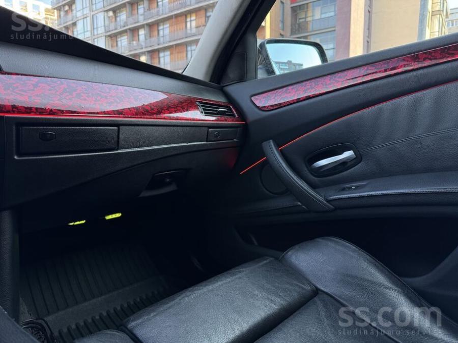 Black BMW 530 2007 in Riga, with an engine capacity of 3.00 L and mileage of 325 thousand km for 6490 €, photo 14 on AUTOMOTO.COM.LV