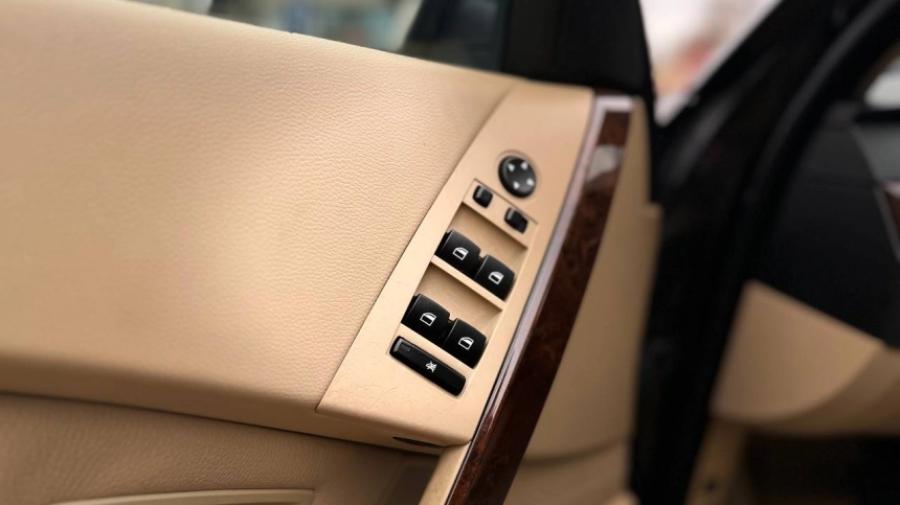 Melns BMW 530 2007 Rīga, ar dzinēja tilpumu 3.00 L un nobraukumu 237 tūkst. km par 6599 €, foto 12 vietnē AUTOMOTO.COM.LV