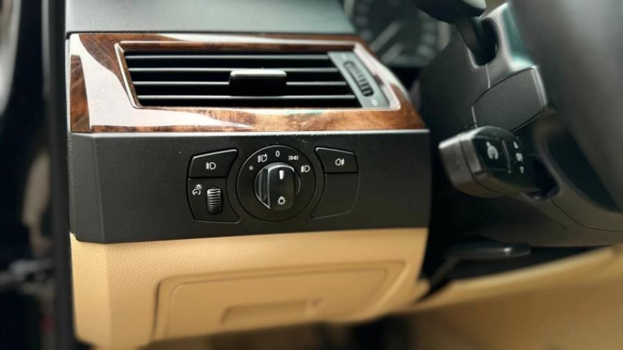 Melns BMW 530 2007 Rīga, ar dzinēja tilpumu 3.00 L un nobraukumu 237 tūkst. km par 6599 €, foto 14 vietnē AUTOMOTO.COM.LV