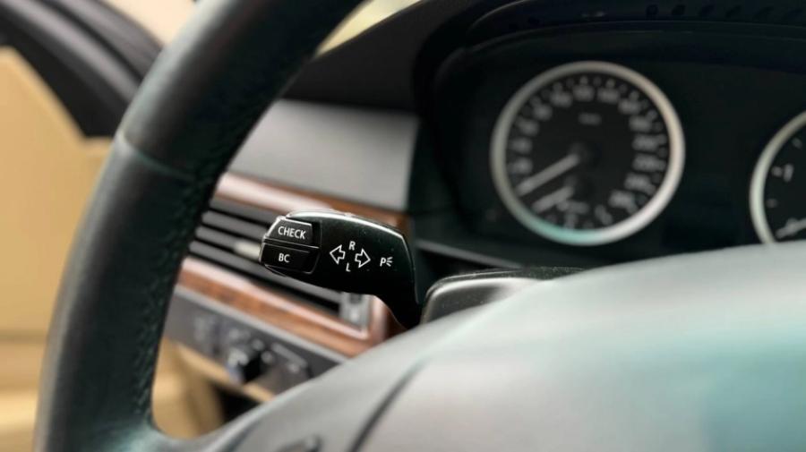 Melns BMW 530 2007 Rīga, ar dzinēja tilpumu 3.00 L un nobraukumu 237 tūkst. km par 6599 €, foto 16 vietnē AUTOMOTO.COM.LV