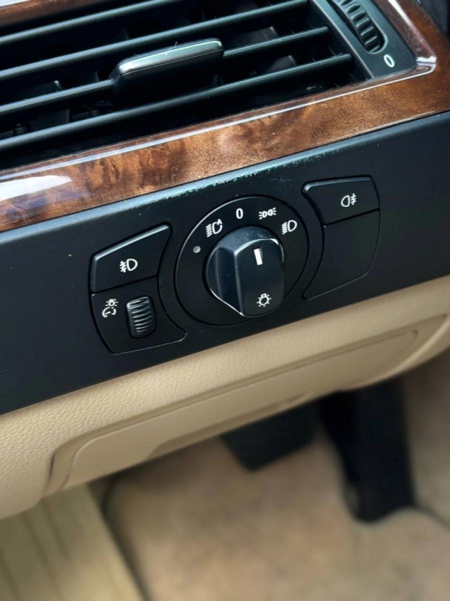 Melns BMW 530 2007 Rīga, ar dzinēja tilpumu 3.00 L un nobraukumu 237 tūkst. km par 6599 €, foto 32 vietnē AUTOMOTO.COM.LV