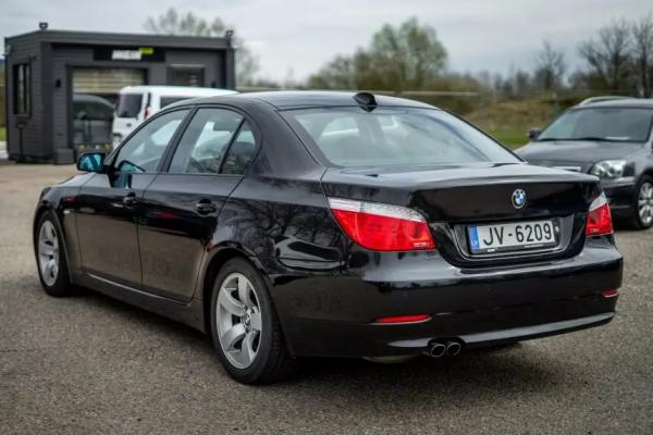 Melns BMW 530 2007 Liepāja, ar dzinēja tilpumu 3.00 L un nobraukumu 258 tūkst. km par 6500 €, foto 2 vietnē AUTOMOTO.COM.LV