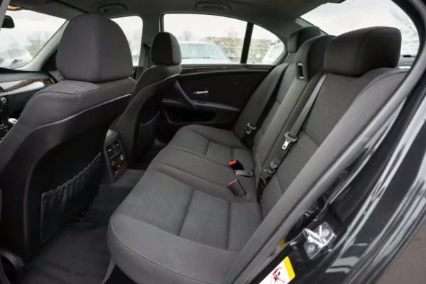 Melns BMW 530 2007 Liepāja, ar dzinēja tilpumu 3.00 L un nobraukumu 258 tūkst. km par 6500 €, foto 9 vietnē AUTOMOTO.COM.LV