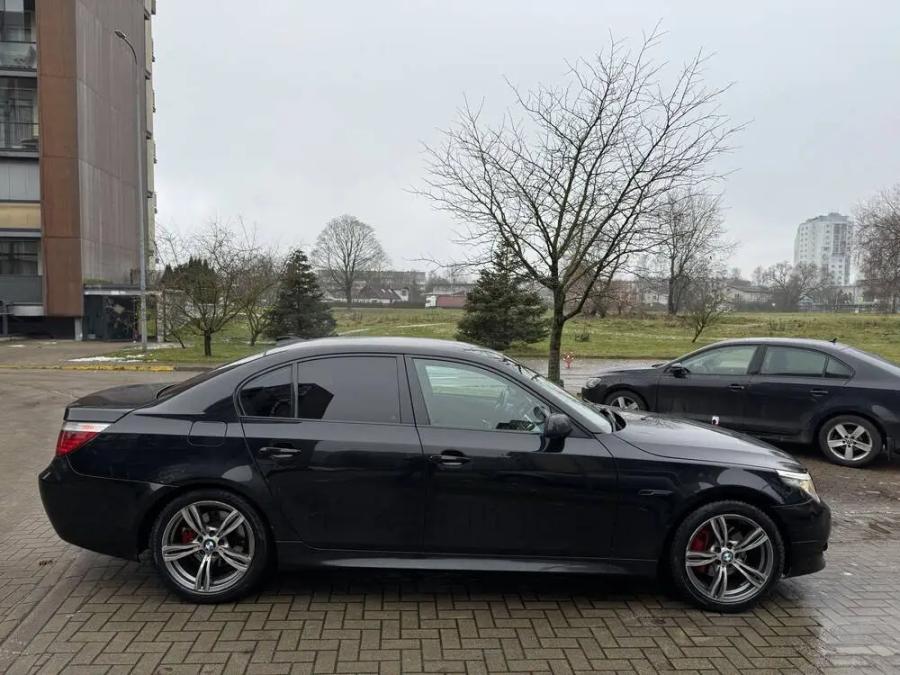 Melns BMW 530 2007 Rīga, ar dzinēja tilpumu 3.00 L un nobraukumu 359 tūkst. km par 5990 €, foto 3 vietnē AUTOMOTO.COM.LV