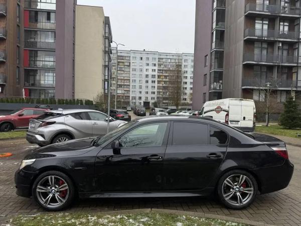 Black BMW 530 2007 in Riga, with an engine capacity of 3.00 L and mileage of 359 thousand km for 5990 €, photo 3 on AUTOMOTO.COM.LV