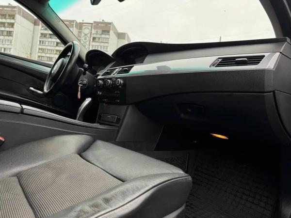 Black BMW 530 2007 in Riga, with an engine capacity of 3.00 L and mileage of 359 thousand km for 5990 €, photo 7 on AUTOMOTO.COM.LV