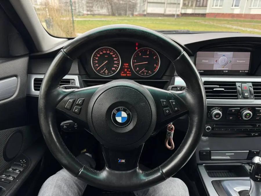 Melns BMW 530 2007 Rīga, ar dzinēja tilpumu 3.00 L un nobraukumu 359 tūkst. km par 5990 €, foto 9 vietnē AUTOMOTO.COM.LV