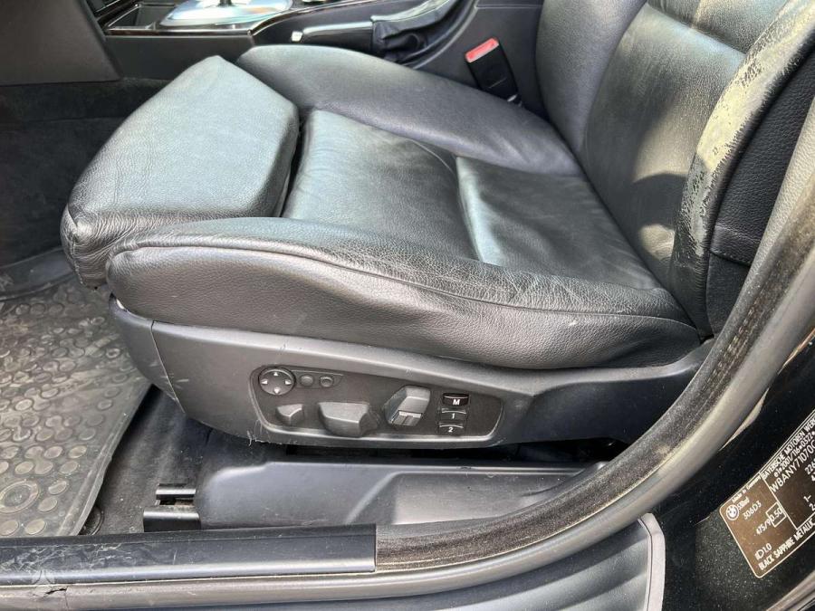 Black BMW 530 2007 in Vilnius, with an engine capacity of 2.99 L and mileage of 343 thousand km for 4600 €, photo 10 on AUTOMOTO.COM.LV