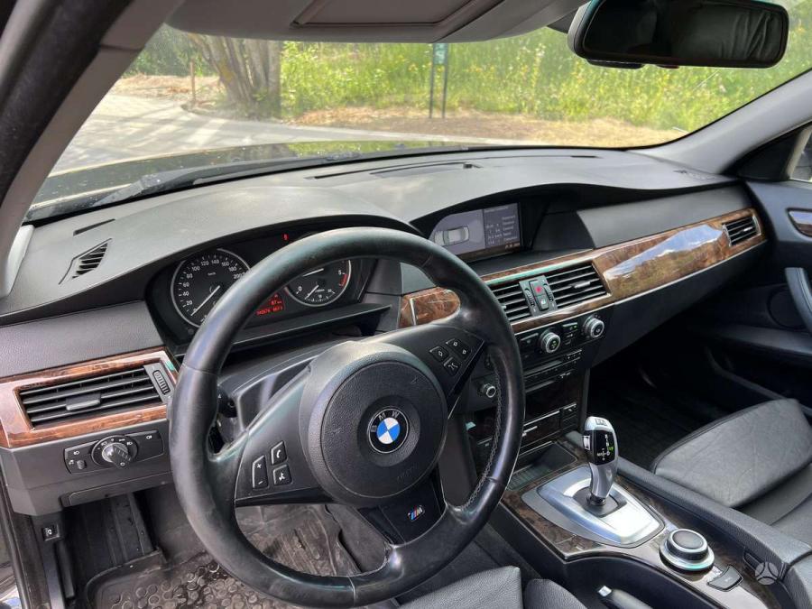Black BMW 530 2007 in Vilnius, with an engine capacity of 2.99 L and mileage of 343 thousand km for 4600 €, photo 11 on AUTOMOTO.COM.LV