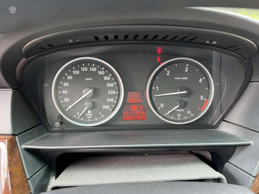 Black BMW 530 2007 in Vilnius, with an engine capacity of 2.99 L and mileage of 343 thousand km for 4600 €, photo 15 on AUTOMOTO.COM.LV