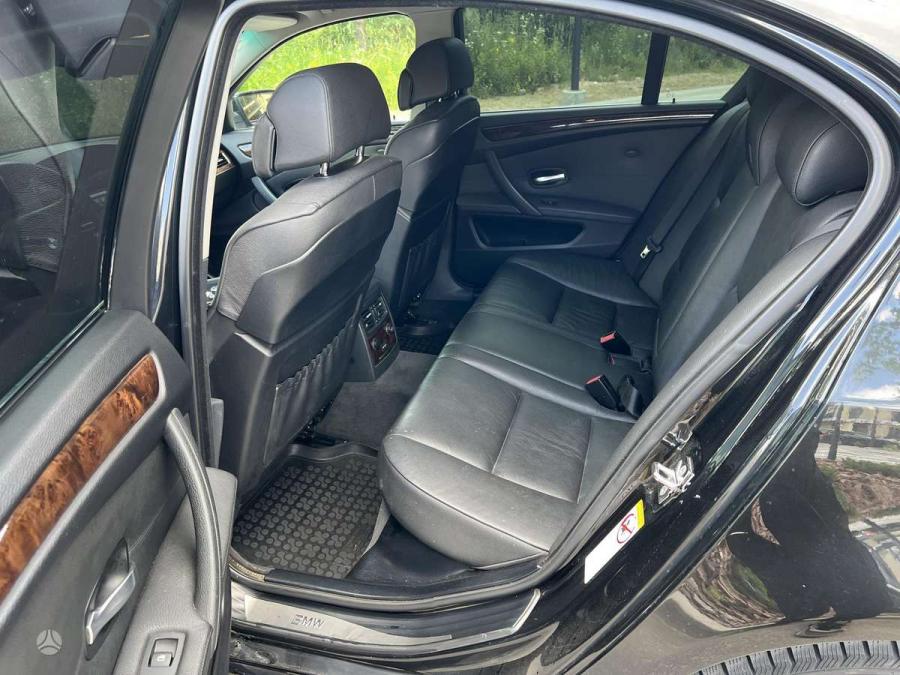 Black BMW 530 2007 in Vilnius, with an engine capacity of 2.99 L and mileage of 343 thousand km for 4600 €, photo 16 on AUTOMOTO.COM.LV