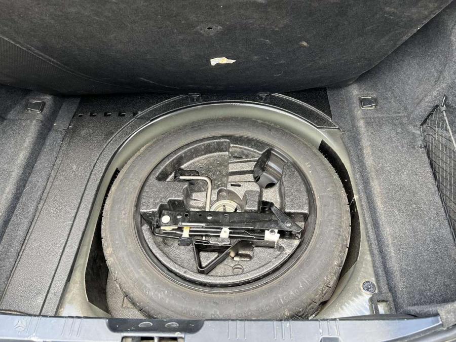 Black BMW 530 2007 in Vilnius, with an engine capacity of 2.99 L and mileage of 343 thousand km for 4600 €, photo 17 on AUTOMOTO.COM.LV
