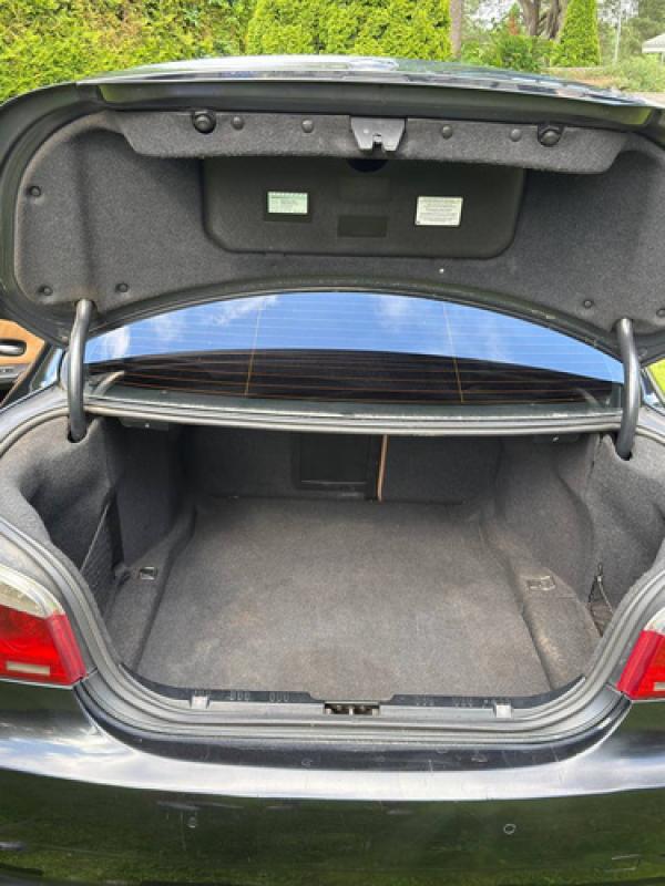 Black BMW 530 2007 in Tallinn, with an engine capacity of 3.00 L and mileage of 419 thousand km for 5500 €, photo 10 on AUTOMOTO.COM.LV