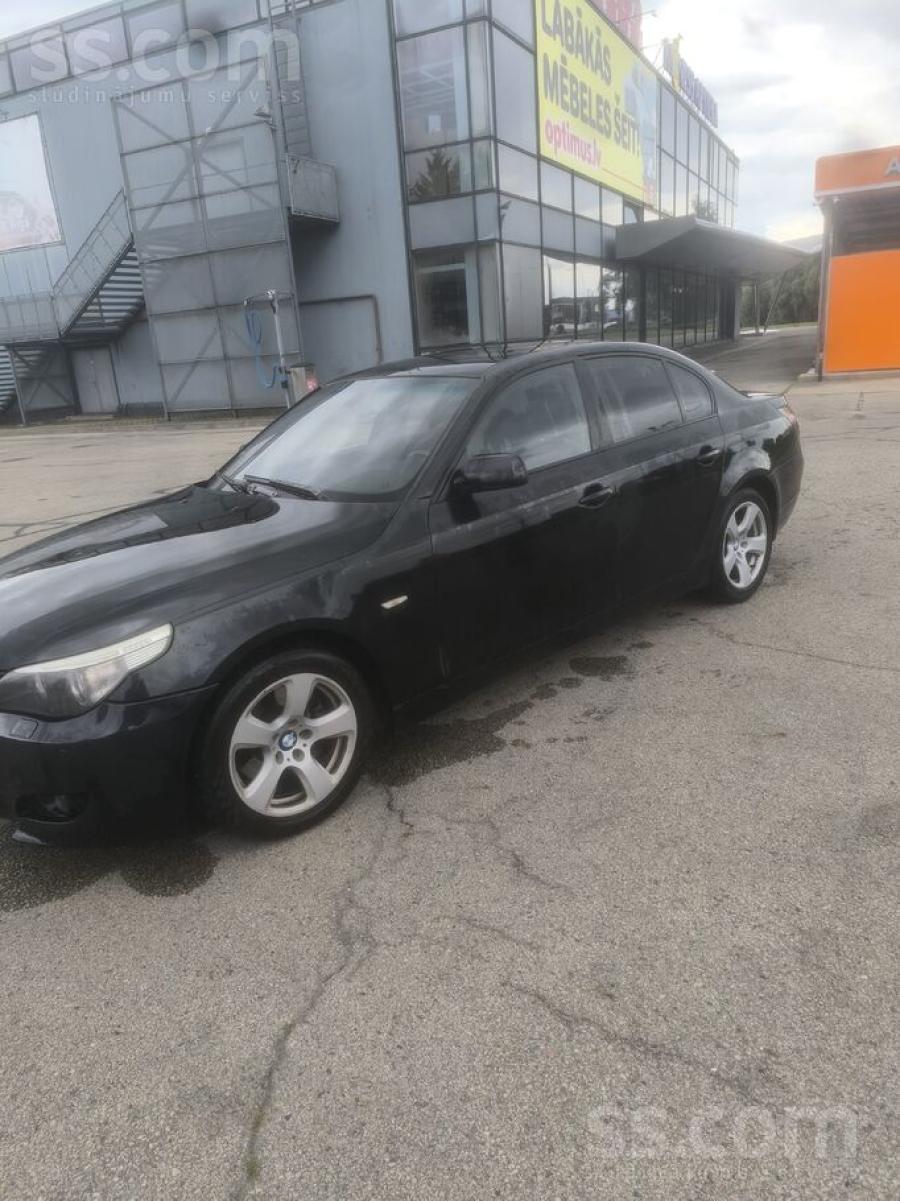 Black BMW 530 2007 in Riga, with an engine capacity of 3.00 L and mileage of 300 thousand km for 4300 €, photo 3 on AUTOMOTO.COM.LV