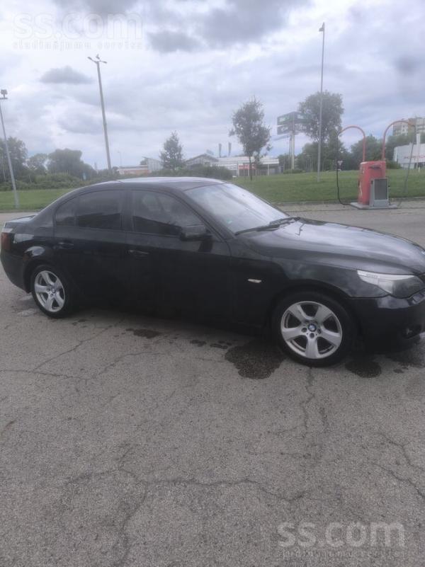 Black BMW 530 2007 in Riga, with an engine capacity of 3.00 L and mileage of 300 thousand km for 4300 €, photo 3 on AUTOMOTO.COM.LV