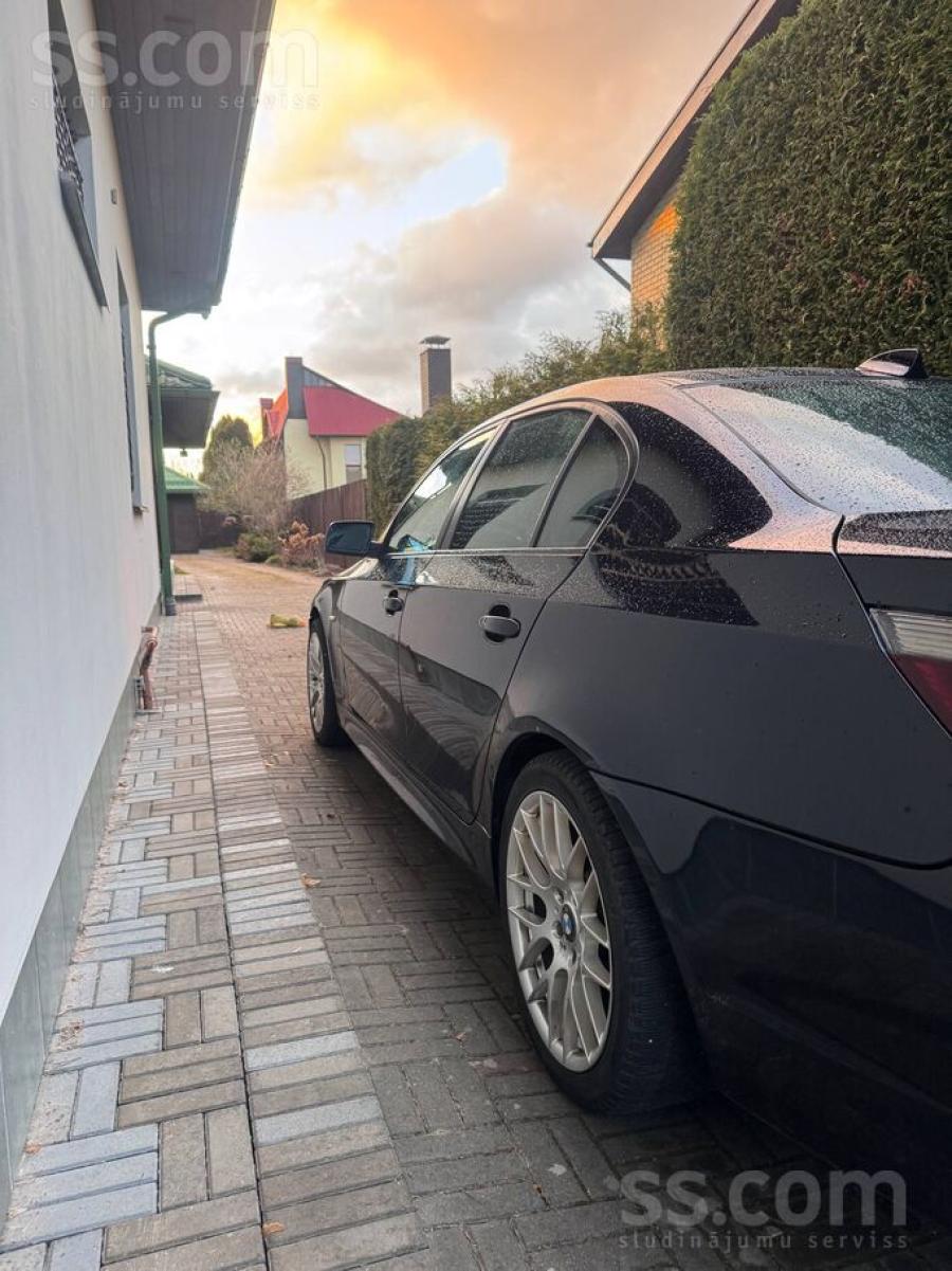 Black BMW 530 2007 in Riga, with an engine capacity of 3.00 L and mileage of 276 thousand km for 6000 €, photo 8 on AUTOMOTO.COM.LV