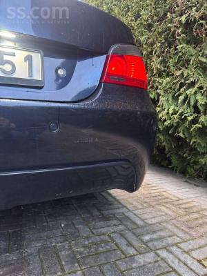 Black BMW 530 2007 in Riga, with an engine capacity of 3.00 L and mileage of 276 thousand km for 6000 €, photo 11 on AUTOMOTO.COM.LV
