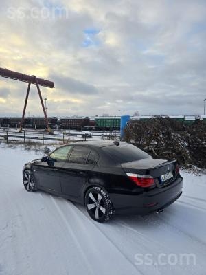 Black BMW 530 2008 in Daugavpils, with an engine capacity of 3.00 L and mileage of 240 thousand km for 5950 €, photo 4 on AUTOMOTO.COM.LV