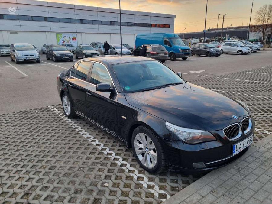 Melns BMW 530 2008 Kauņa, ar dzinēja tilpumu 2.99 L un nobraukumu 302 tūkst. km par 5600 €, foto 1 vietnē AUTOMOTO.COM.LV