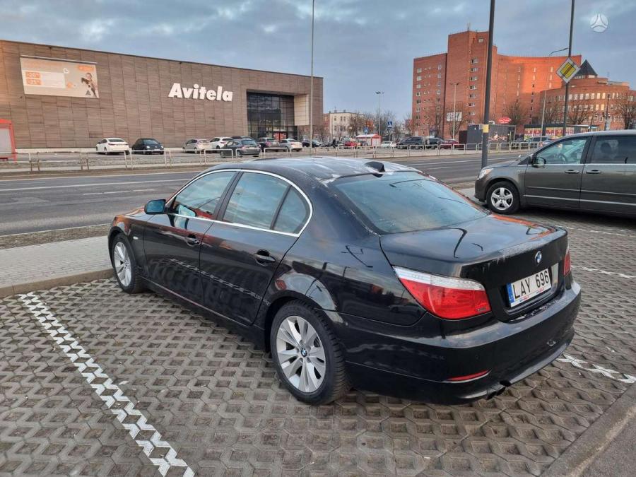 Melns BMW 530 2008 Kauņa, ar dzinēja tilpumu 2.99 L un nobraukumu 302 tūkst. km par 5600 €, foto 3 vietnē AUTOMOTO.COM.LV
